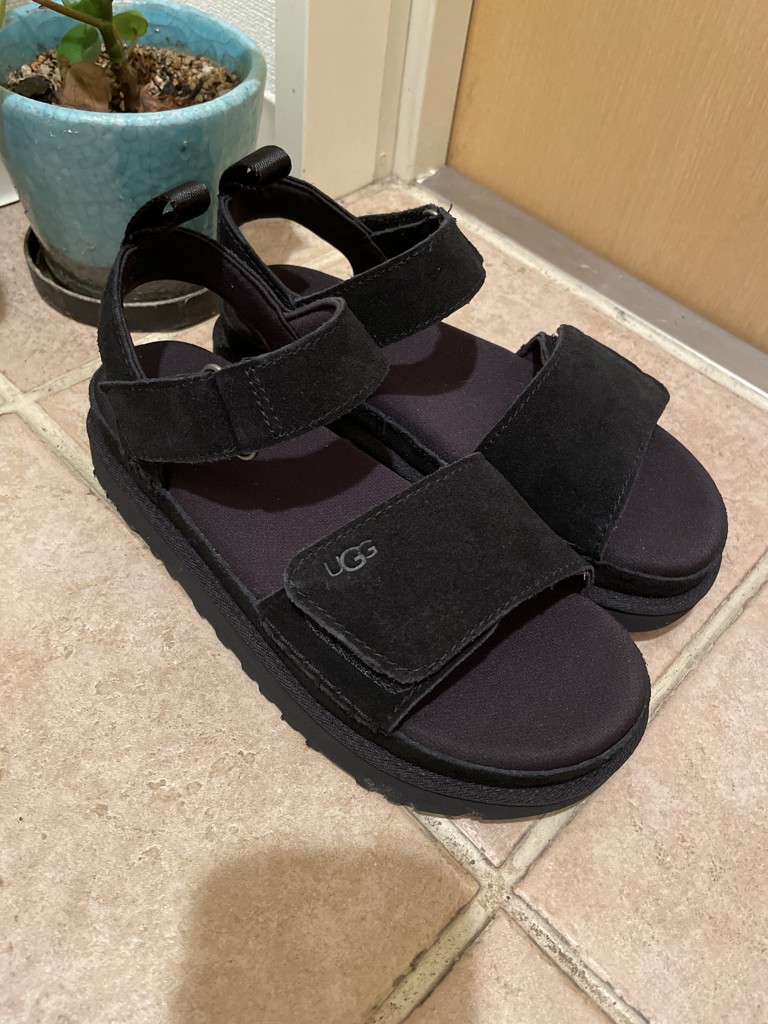 UGG】W GOLDENSTAR(サンダル)|シューズ|emmi(エミ)の通販 UGG】W GOLDENSTAR(サンダル)|シューズ|emmi(エミ)の通販